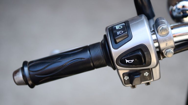 What are Forward Controls On A Motorcycle?